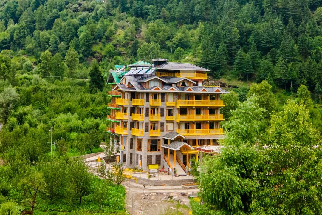 Explore Manali | Stay at The Hosteller