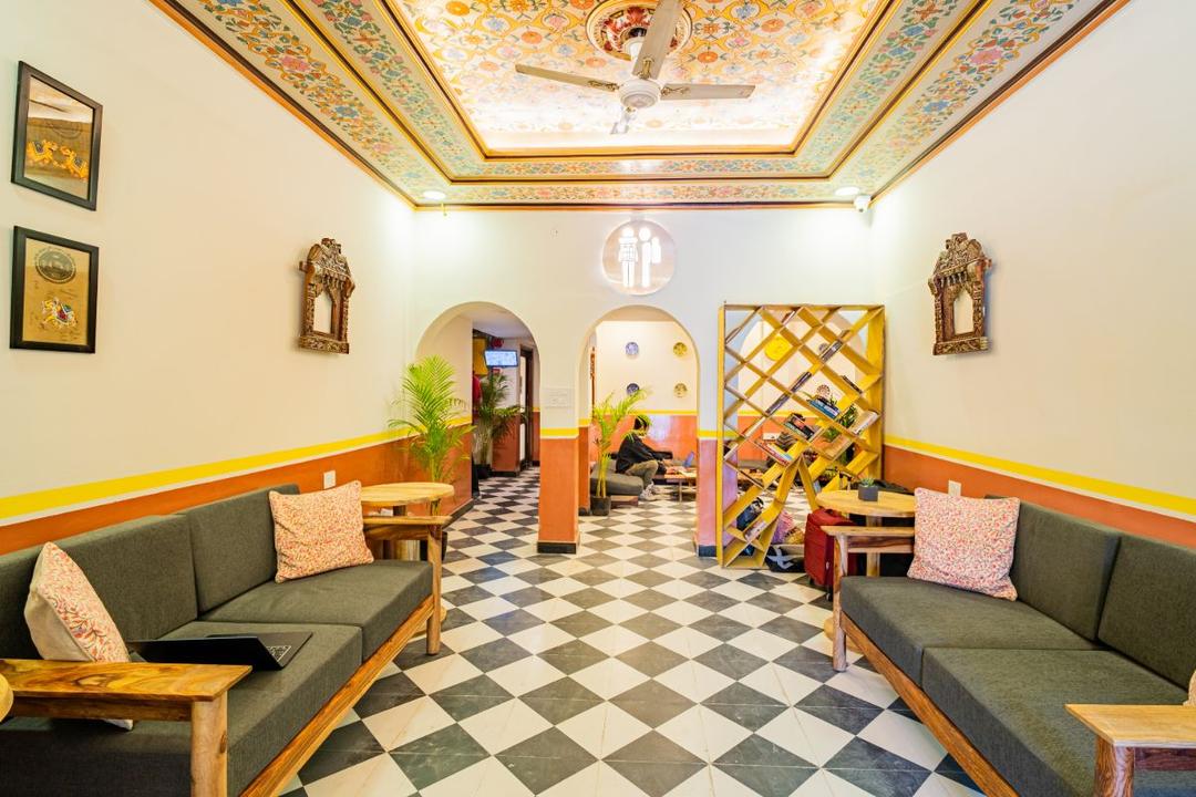 Explore Delhi | Stay at The Hosteller