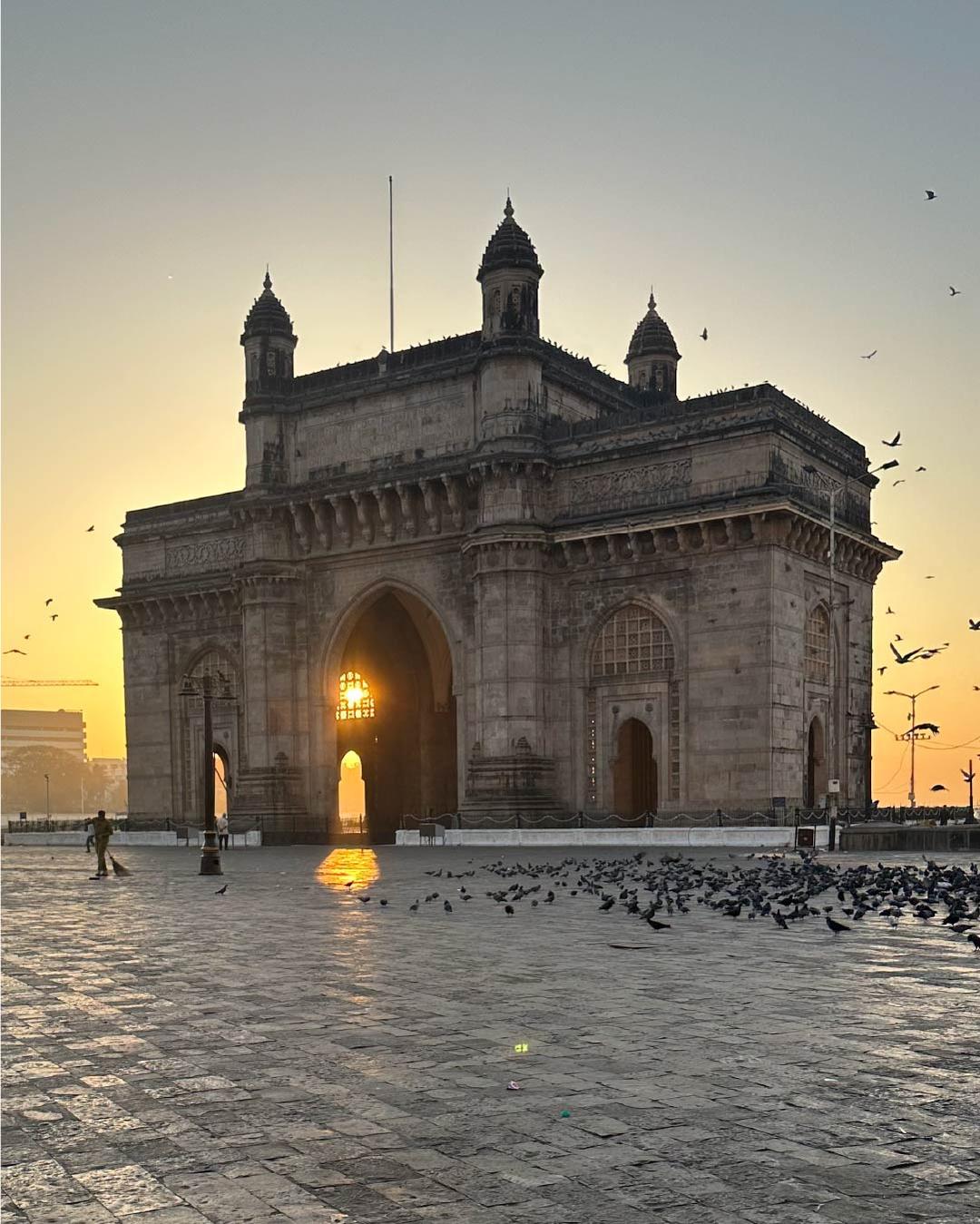 Explore Mumbai | Stay at The Hosteller