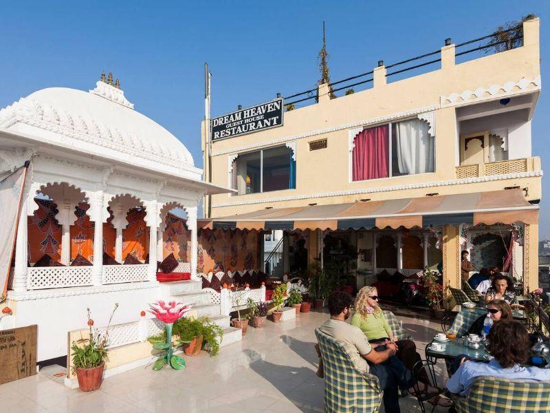 Explore Udaipur | Stay at The Hosteller