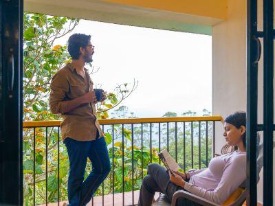 Explore Munnar | Stay at The Hosteller